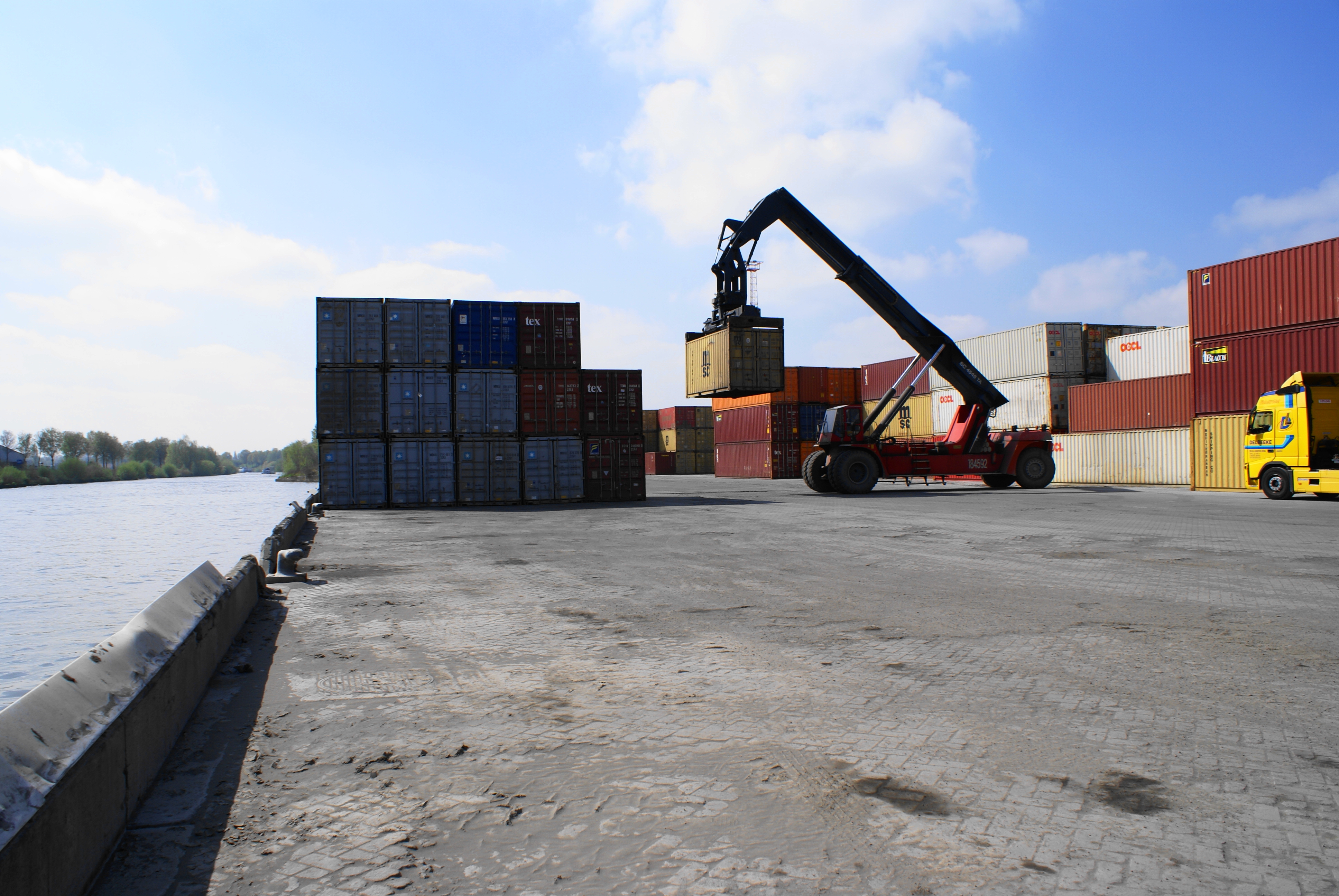 Binnenvaartverbinding Zeebrugge – Wielsbeke spaart jaarlijks 3.400 ...